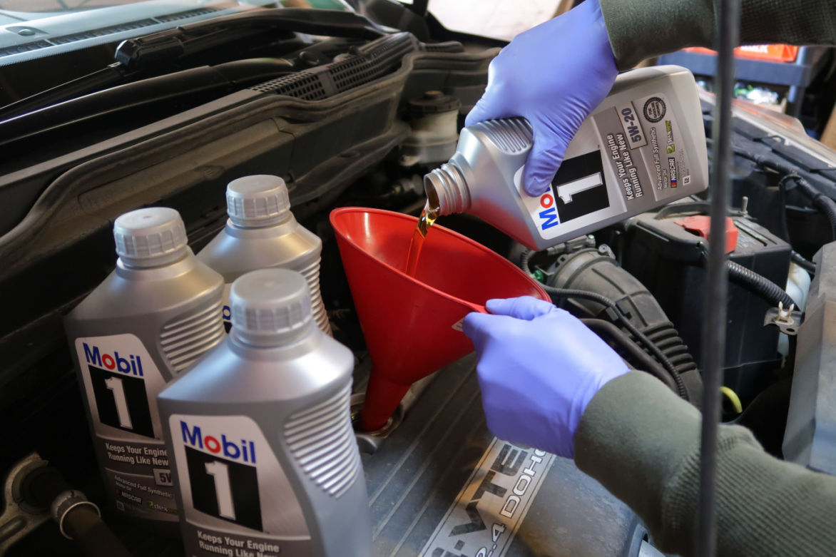 Step-by-Step Guide on How to Change Oil in Your Car – Partsmax